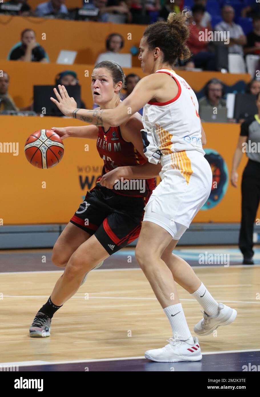 Belgian Cats Antonia Delaere and Spains Laura Nicholls fight for the ...
