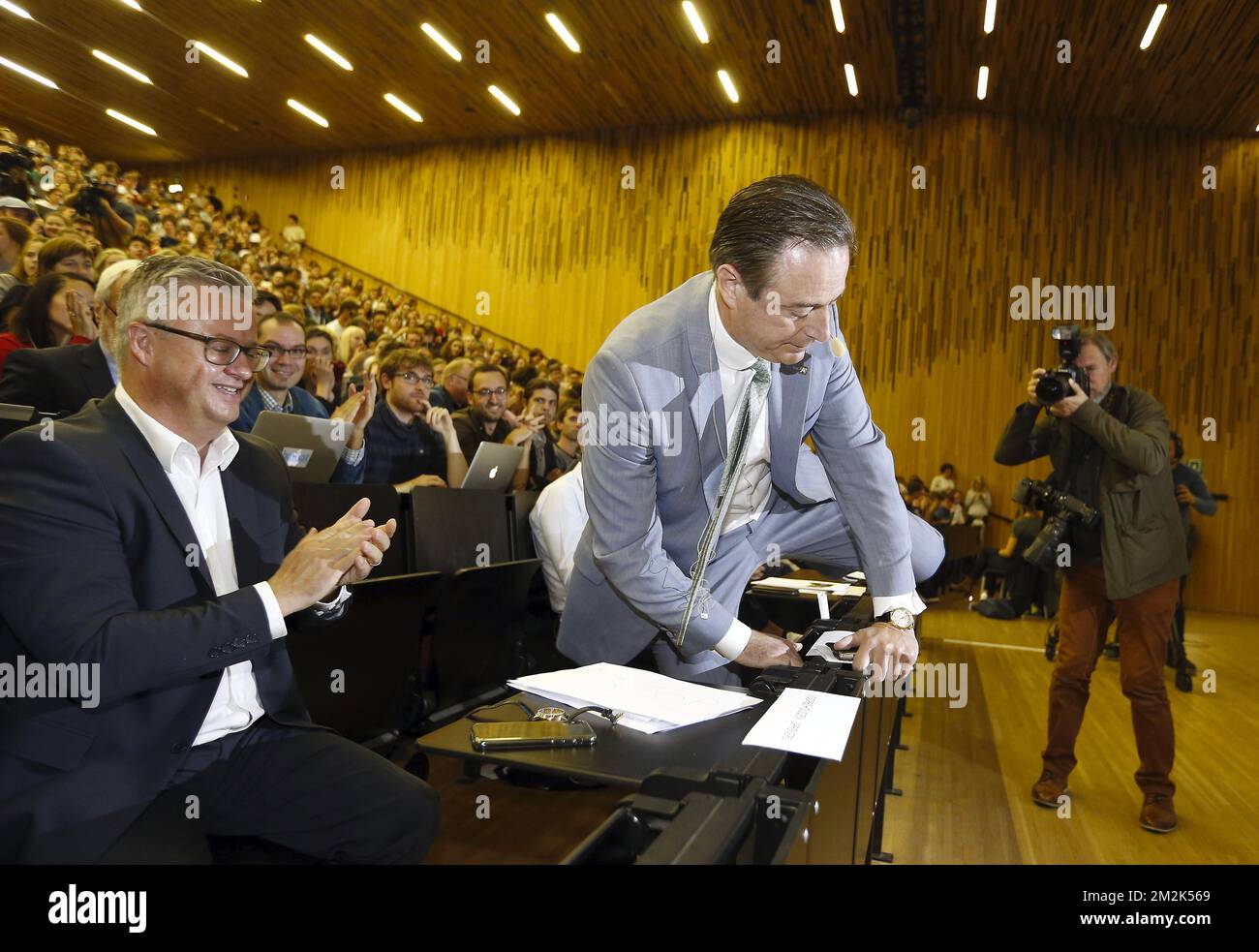 Professor Carl Devos and N-VA chairman Bart De Wever pictured during ...
