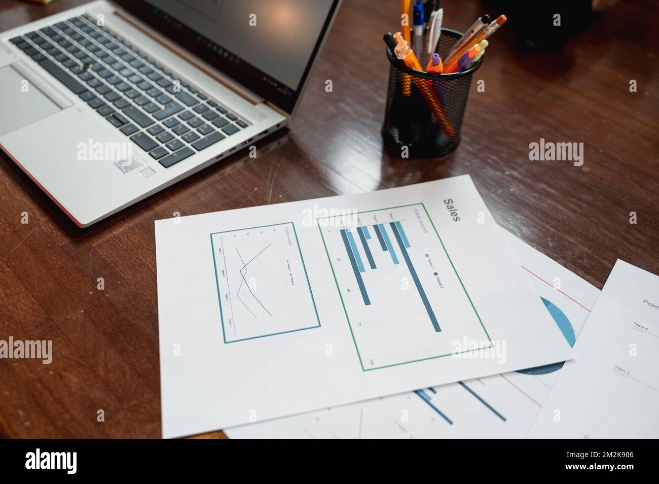 Showing sales charts hi-res stock photography and images - Alamy