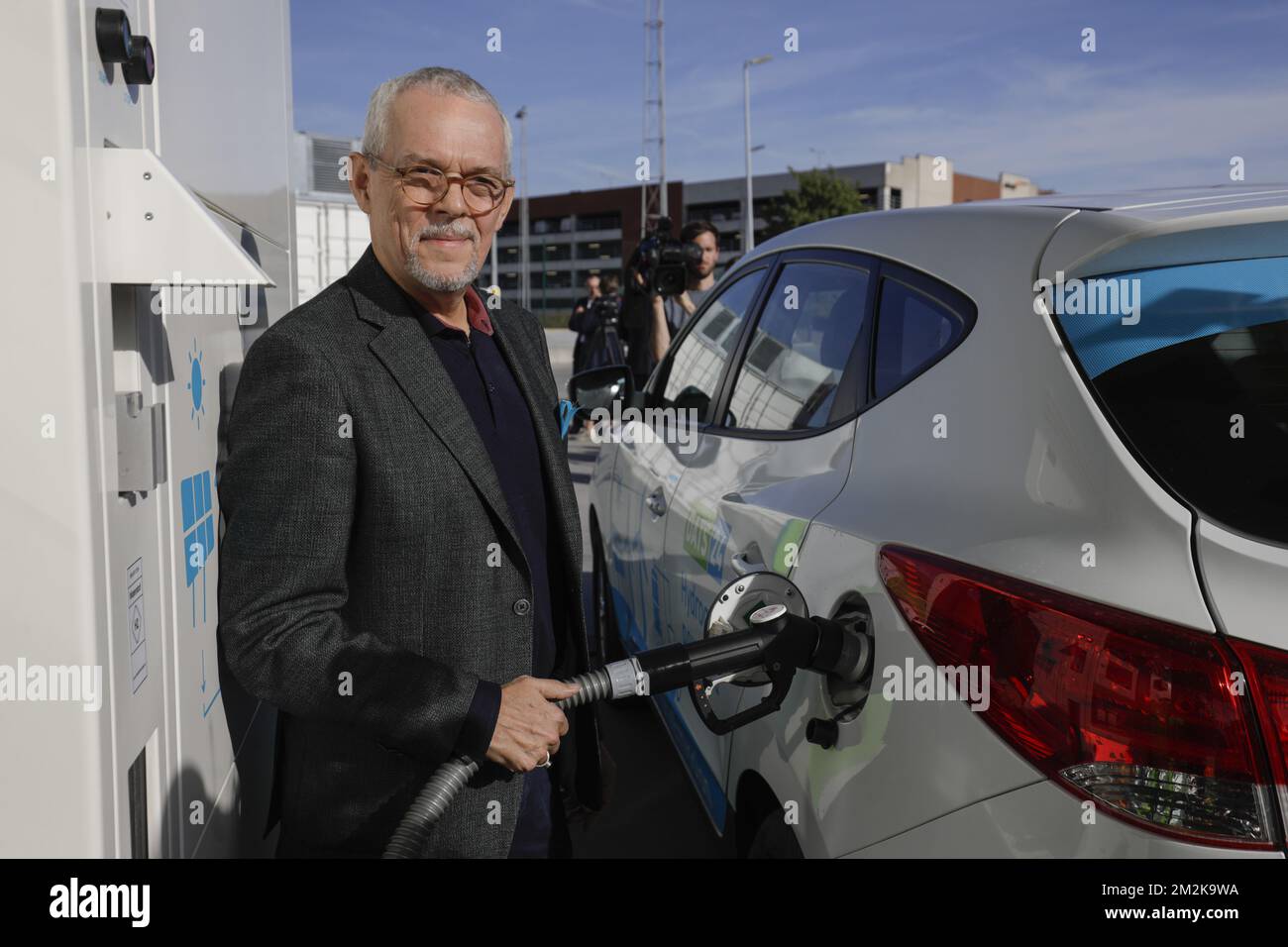 Waterstoftankstation hi-res stock photography and images - Alamy