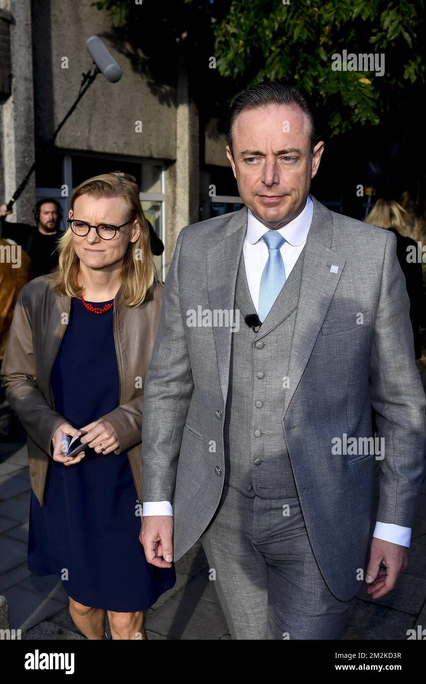 Bart De Wever and his wife Veerle Hegge cast their vote at a polling ...