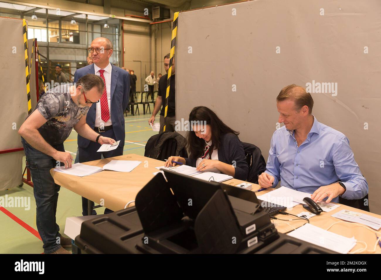 Johan Vande Lanotte casts his vote at a polling station in Oostende ...