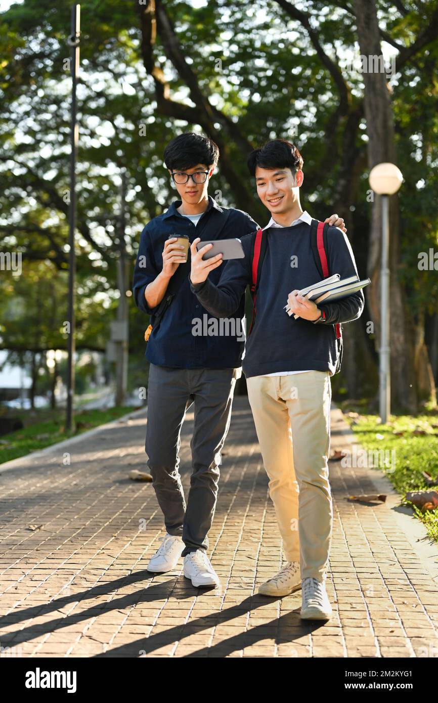 Group students friendly study discussion hi-res stock photography and ...