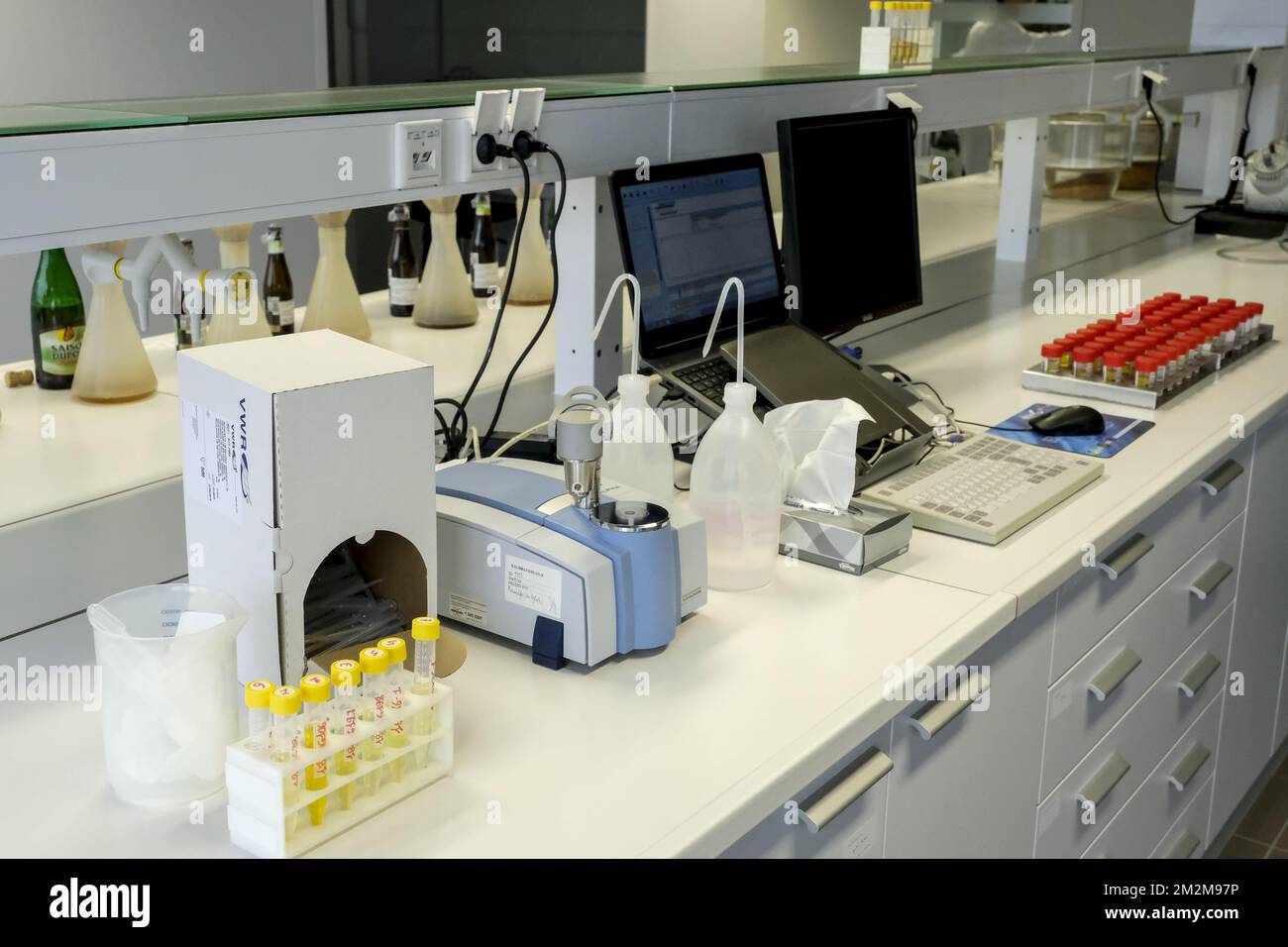Laboratoriumgebouw hi-res stock photography and images - Alamy