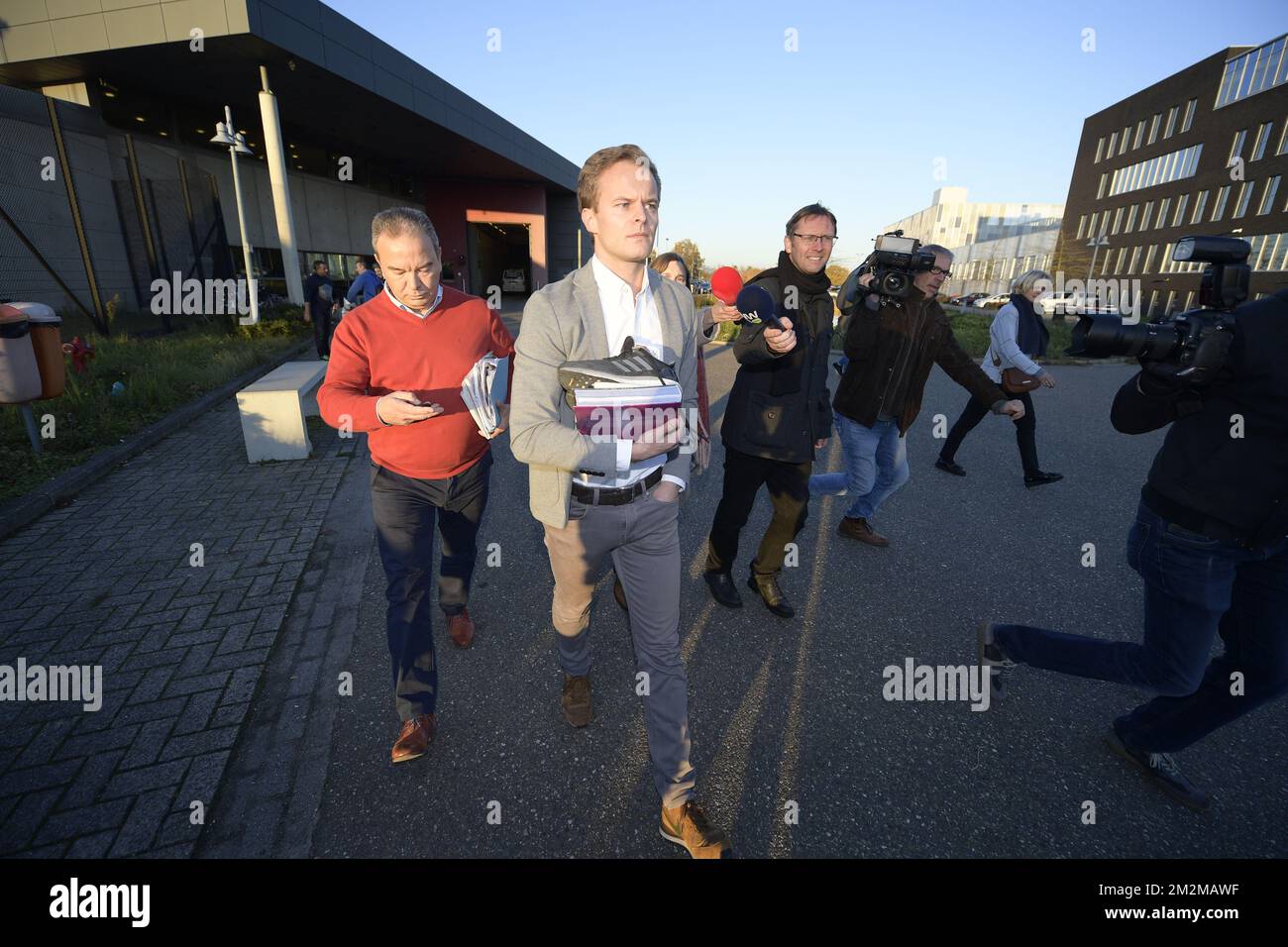 Operation mains propres hi-res stock photography and images - Alamy