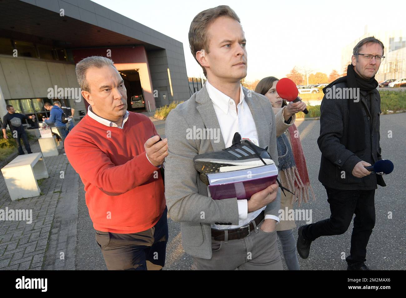Operation mains propres hi-res stock photography and images - Alamy