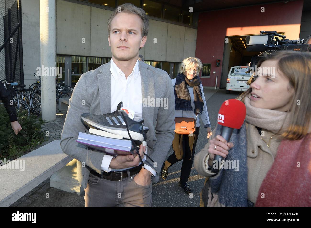 Operation mains propres hi-res stock photography and images - Alamy
