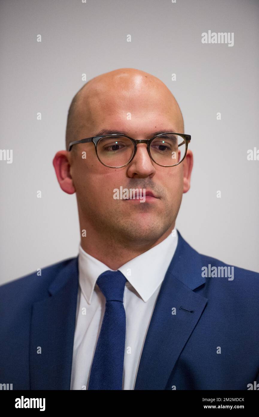 Clean hands investigation hi-res stock photography and images - Alamy