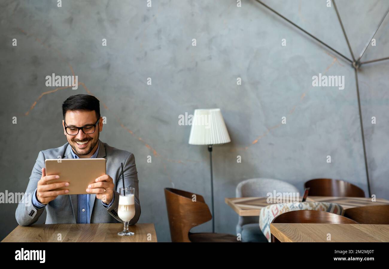 Young smiling successful business man, entrepreneur in formal business ...