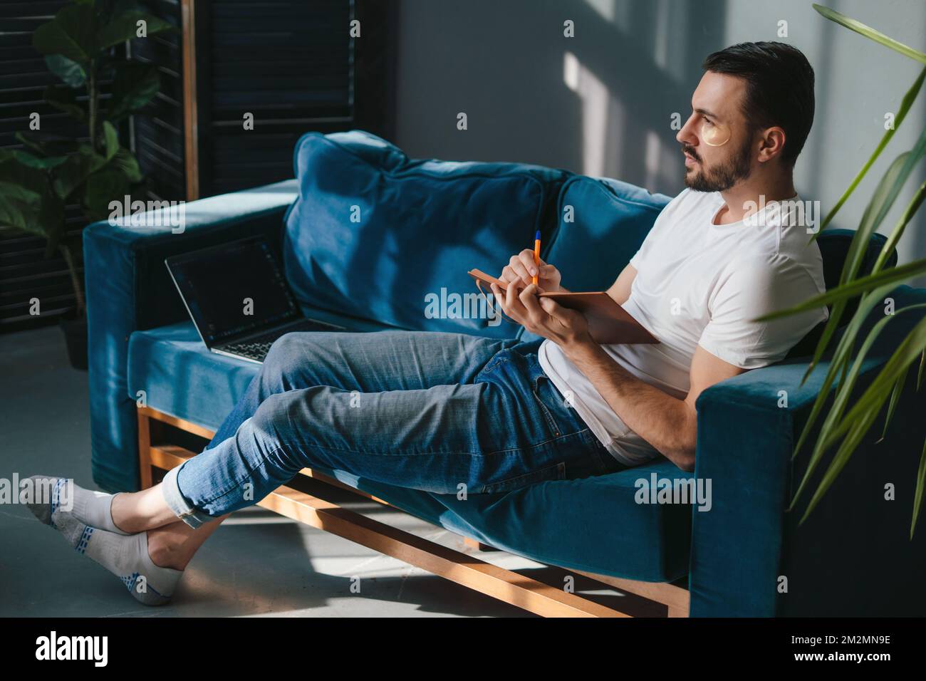 Pen mark and sofa hi-res stock photography and images - Alamy