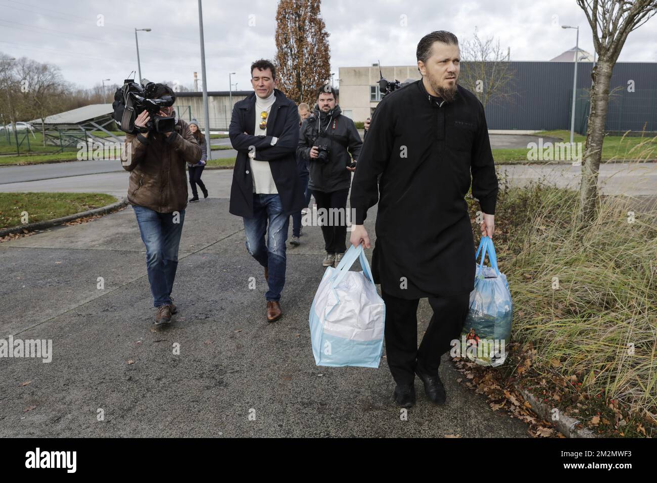 Muslim convert hi-res stock photography and images - Alamy