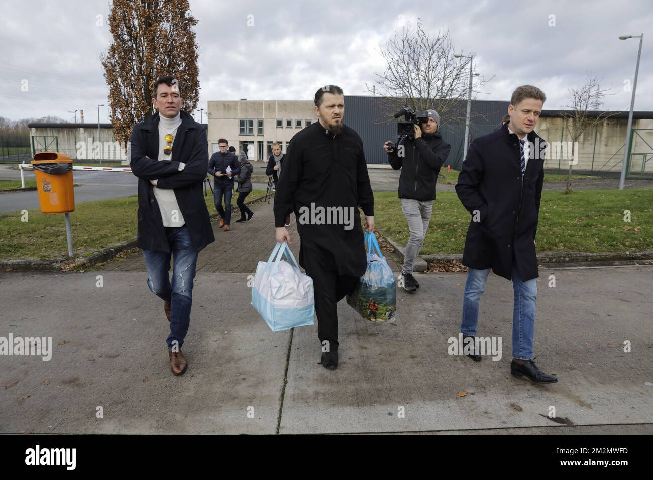 Muslim convert hi-res stock photography and images - Alamy