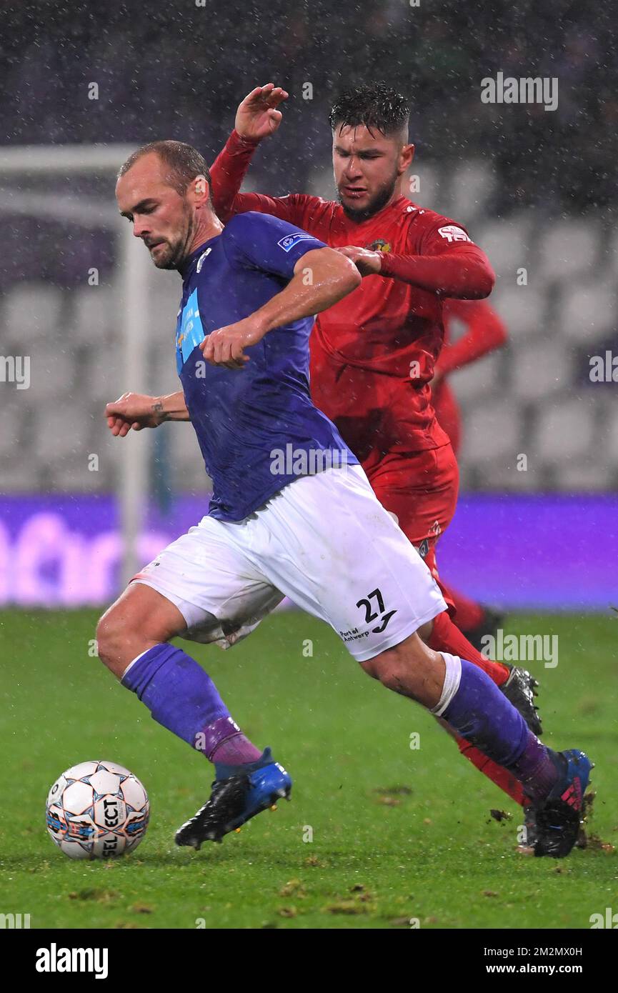 Beerschot's Erwin Hoffer fights for the ball during a soccer game ...