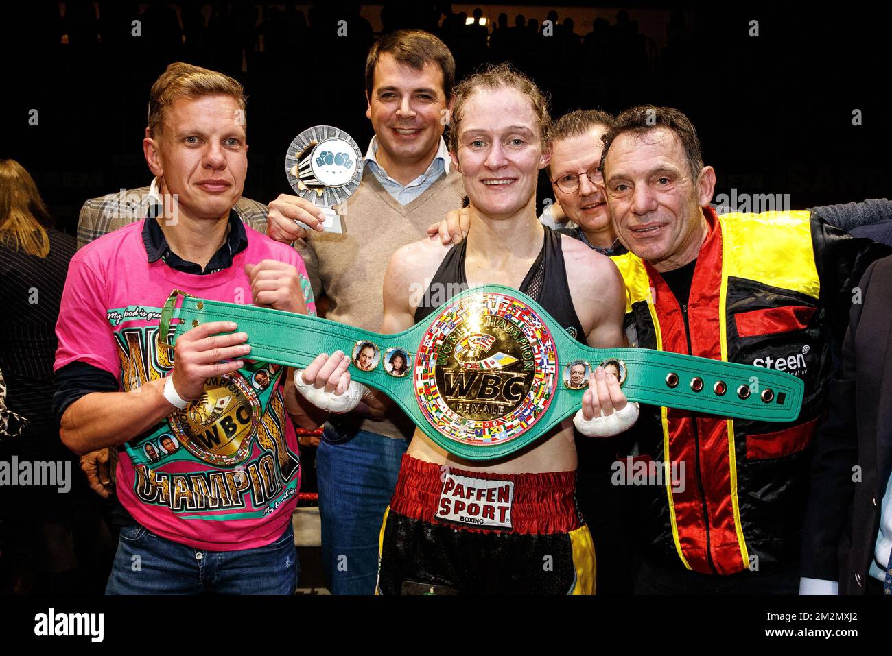 Belgian Delfine Persoon celebrates after winning the boxing fight ...