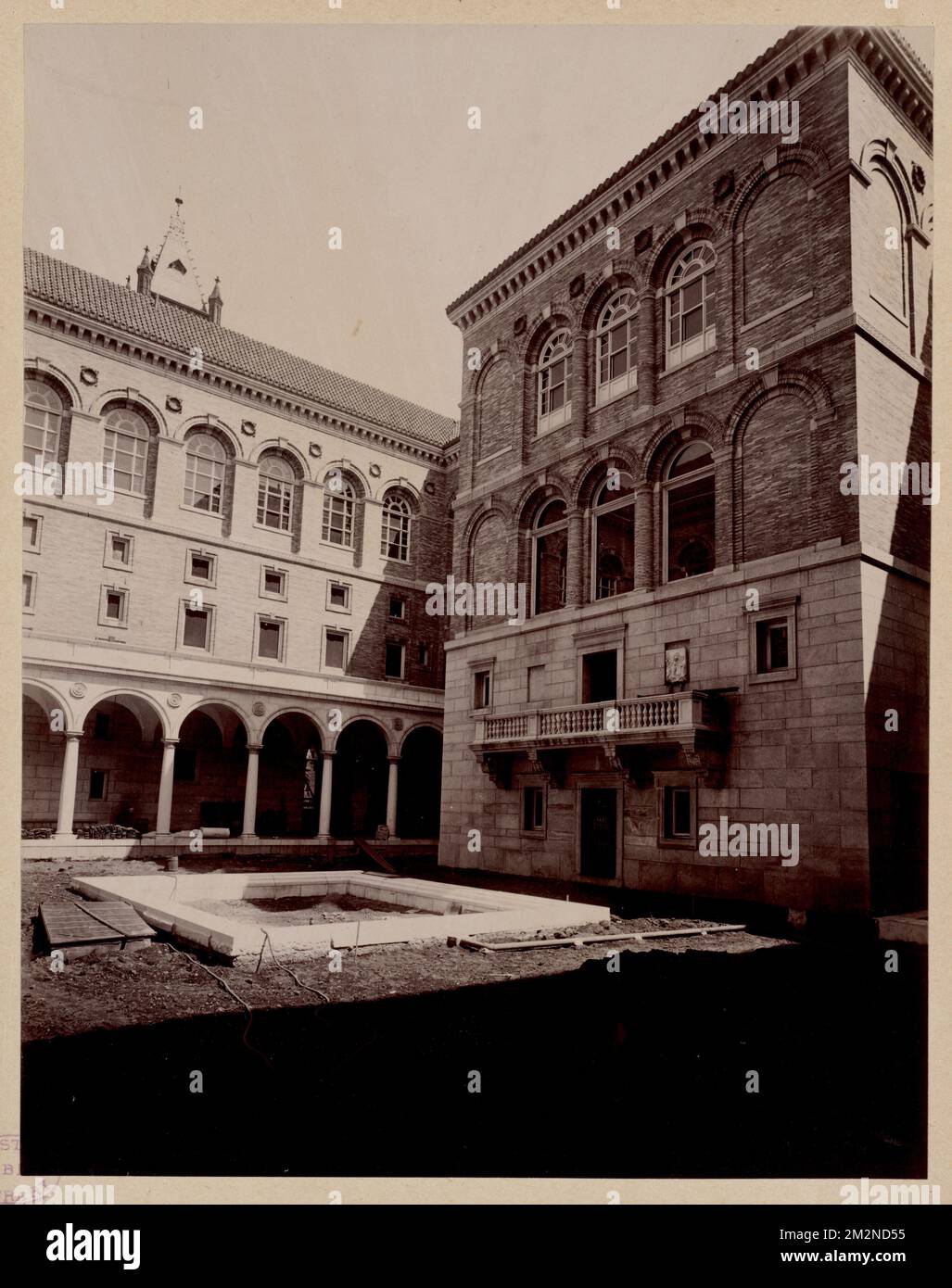 East wall of Courtyard, construction of the McKim Building , Public ...