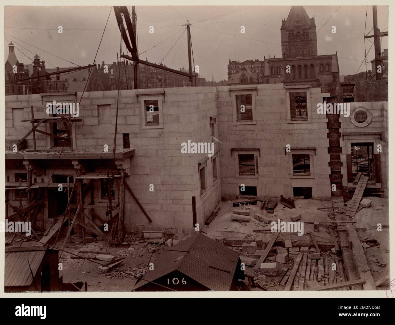East wall of Courtyard, construction of the McKim Building , Public ...