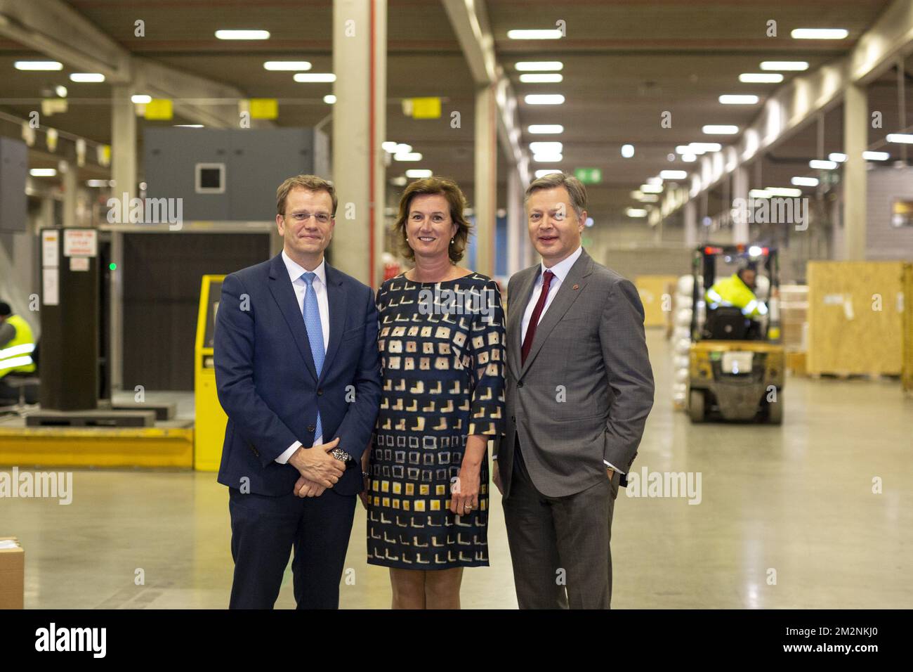 A DHL representative, Pharma.be CEO Catherine Rutten and Brussels ...