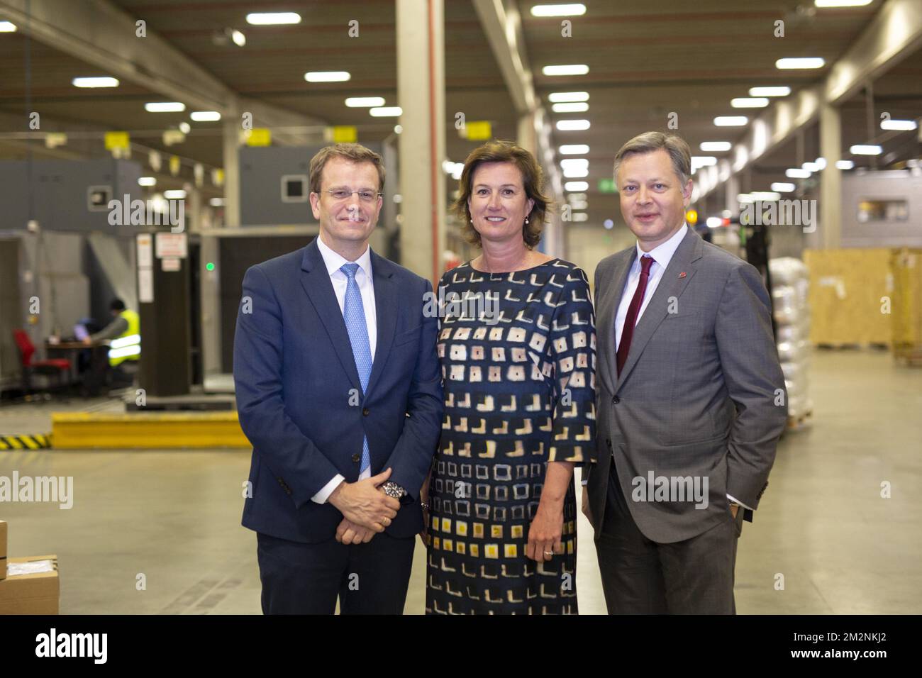A DHL representative, Pharma.be CEO Catherine Rutten and Brussels ...