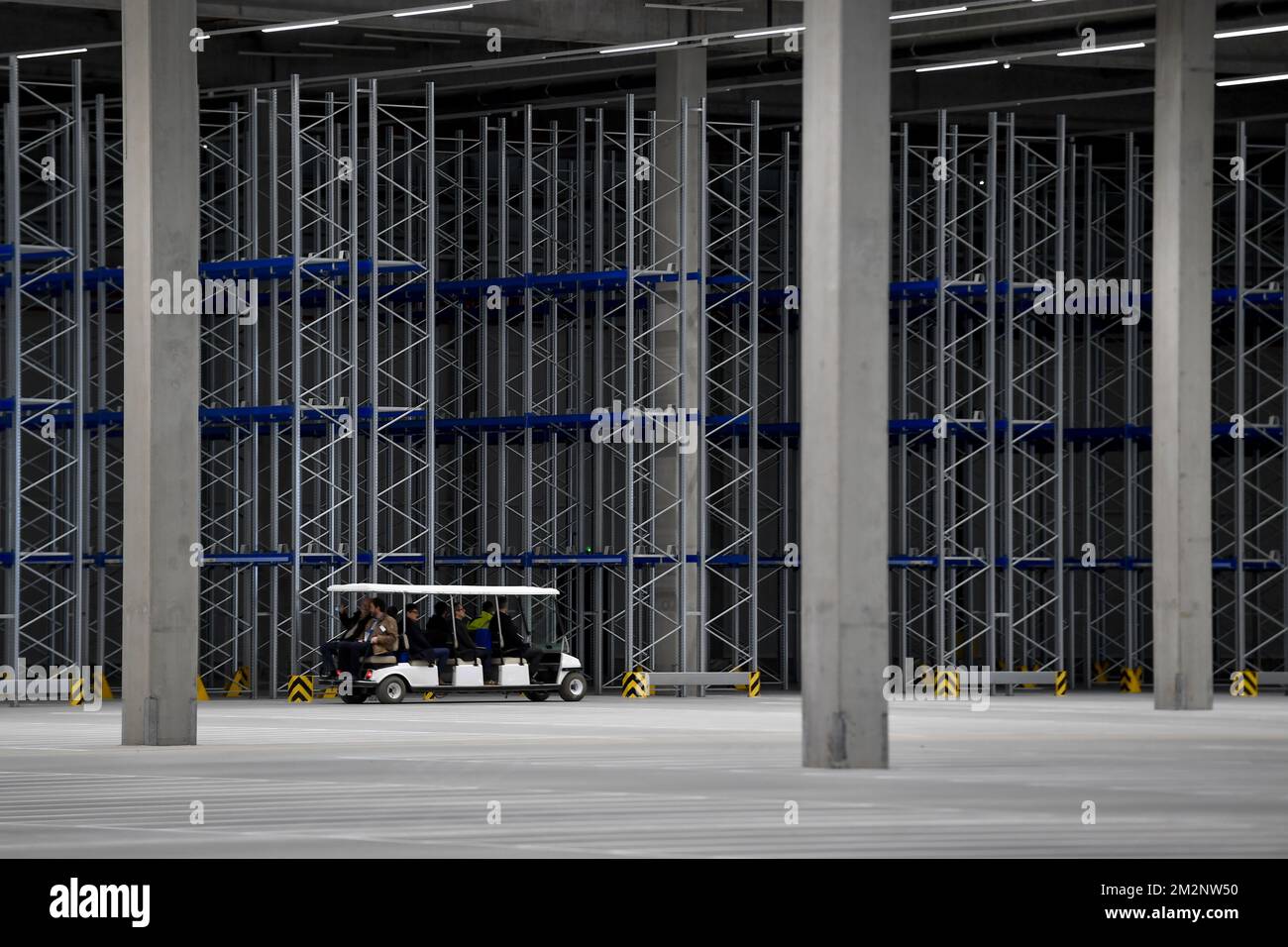 Aldi distribution centre hi-res stock photography and images - Alamy