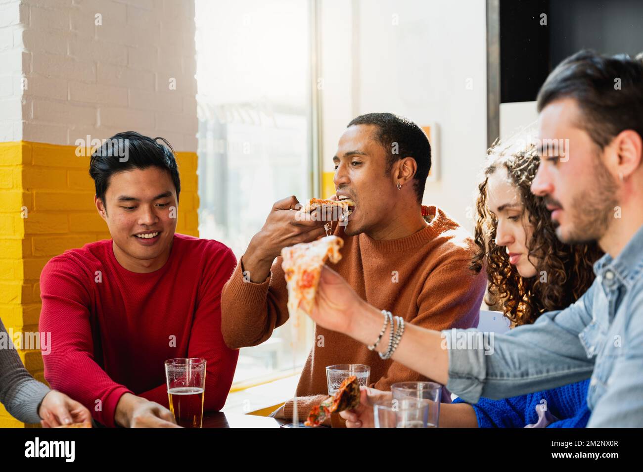 Four people eating hi-res stock photography and images - Alamy