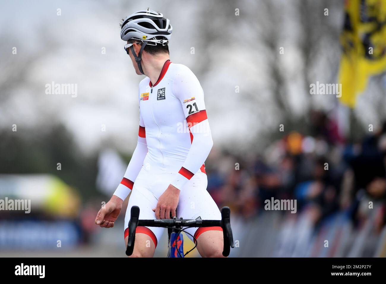 British Thomas Pidcock celebrates as he crosses the finish line to win ...