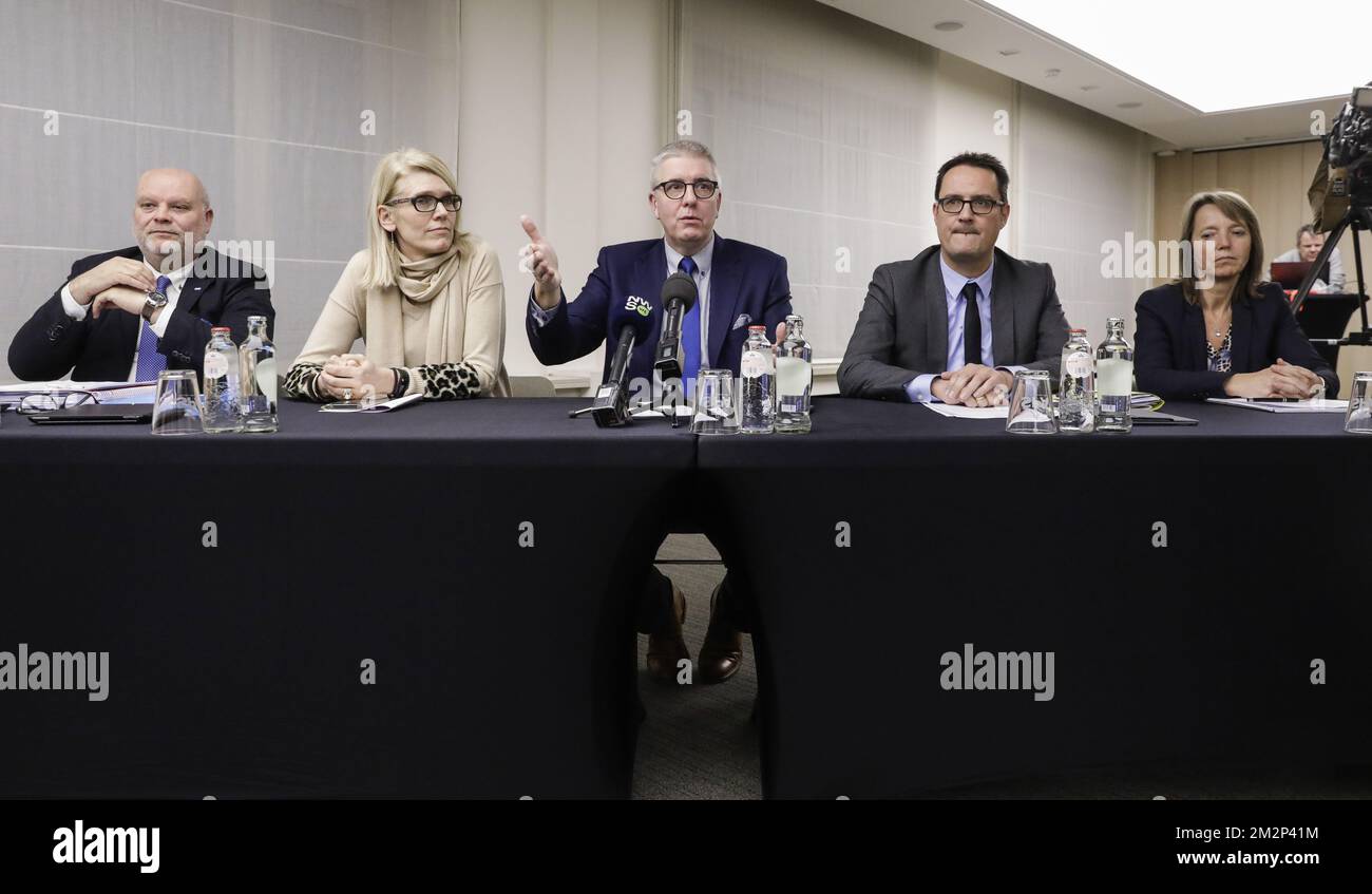 Loononderhandelingen hi-res stock photography and images - Alamy