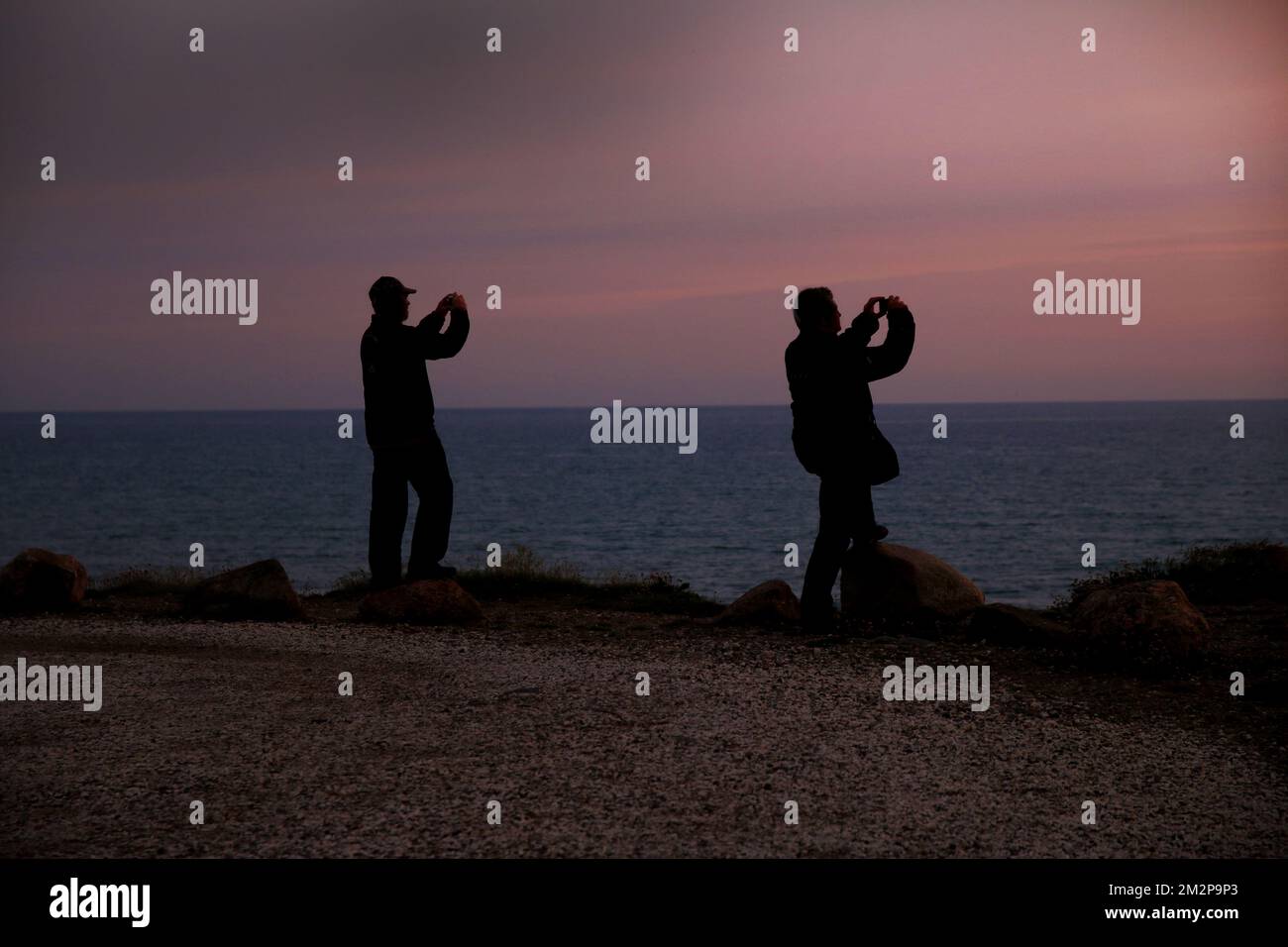 Couple and photographer photo session hi-res stock photography and ...