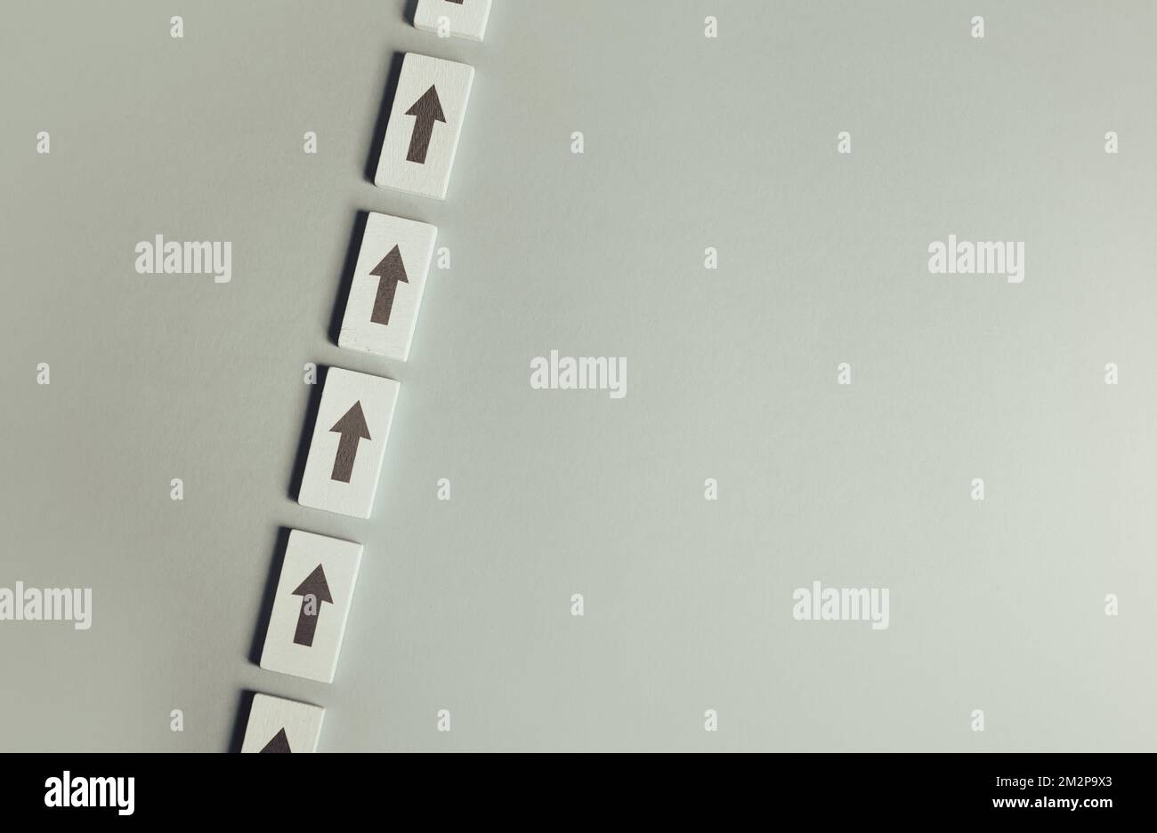 Row of arrows. Set course, make your way. Moving forward, step by step ...