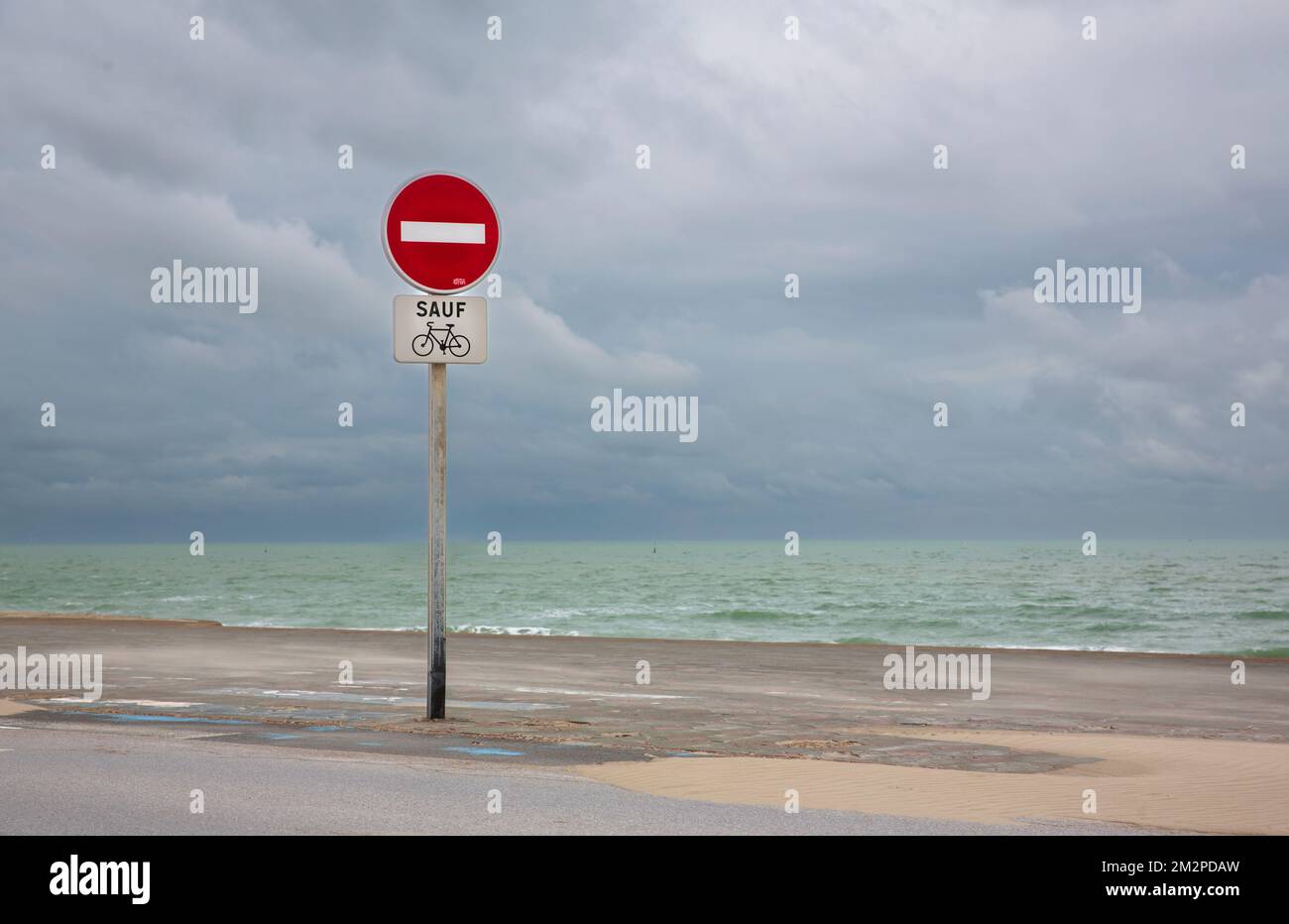 Dunkirk, Malo-les-Bains, View of the English Channel Stock Photo - Alamy