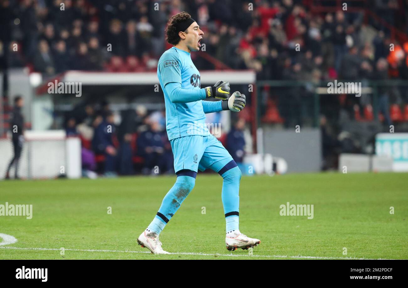 Standard's goalkeeper Guillermo Ochoa celebrates during a soccer game ...