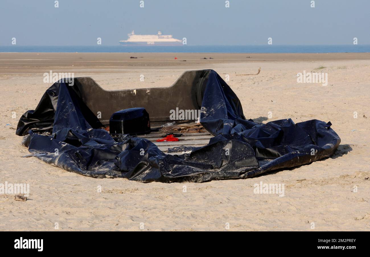 Migrants dinghies english channel hi-res stock photography and images ...