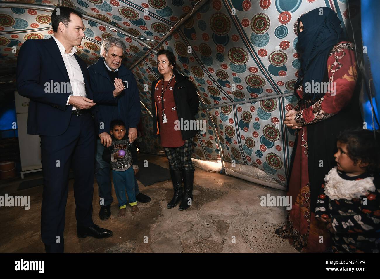 Shift tent hi-res stock photography and images - Alamy