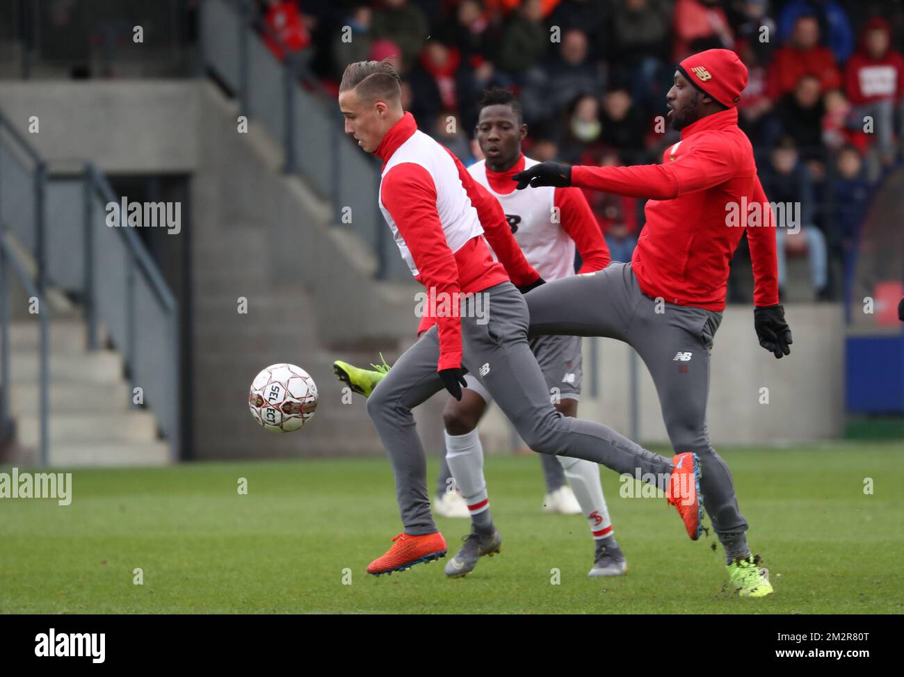 Standard's Joachim Carcela and Standard's Luis Pedro Cavanda fight for ...
