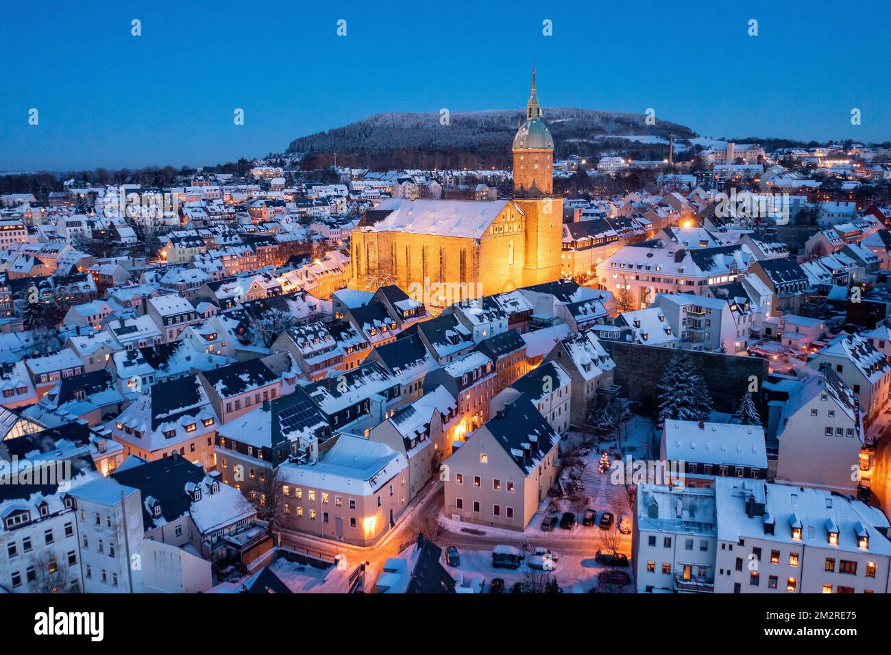 Annaberg Buchholz, Germany. 13th Dec, 2022. The illuminated St. Anne's ...