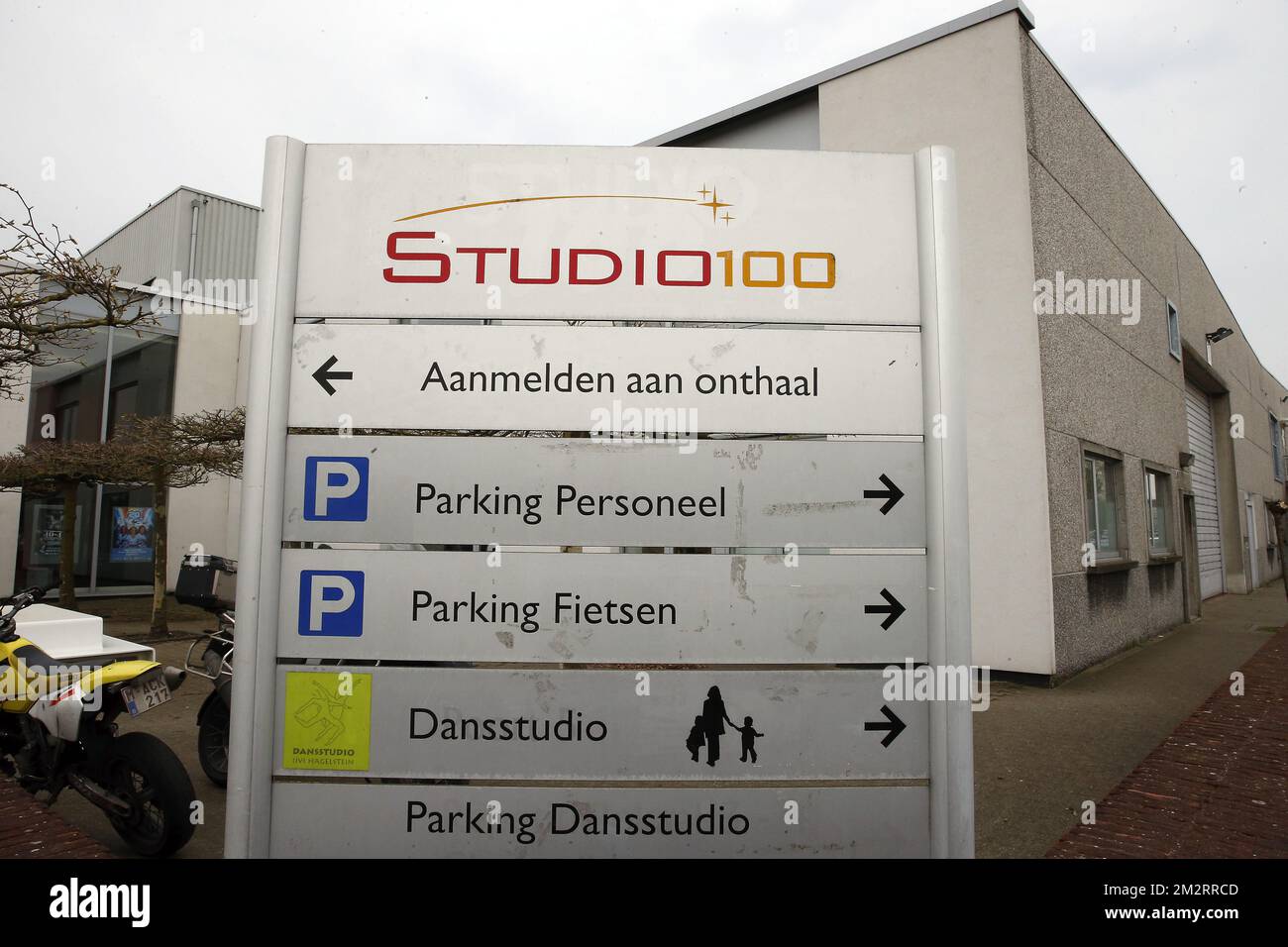 Shows studio hi-res stock photography and images - Alamy