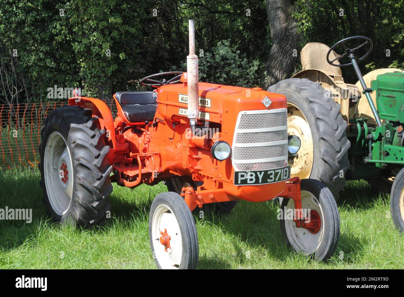 Vintage green tractors farm hi-res stock photography and images - Alamy