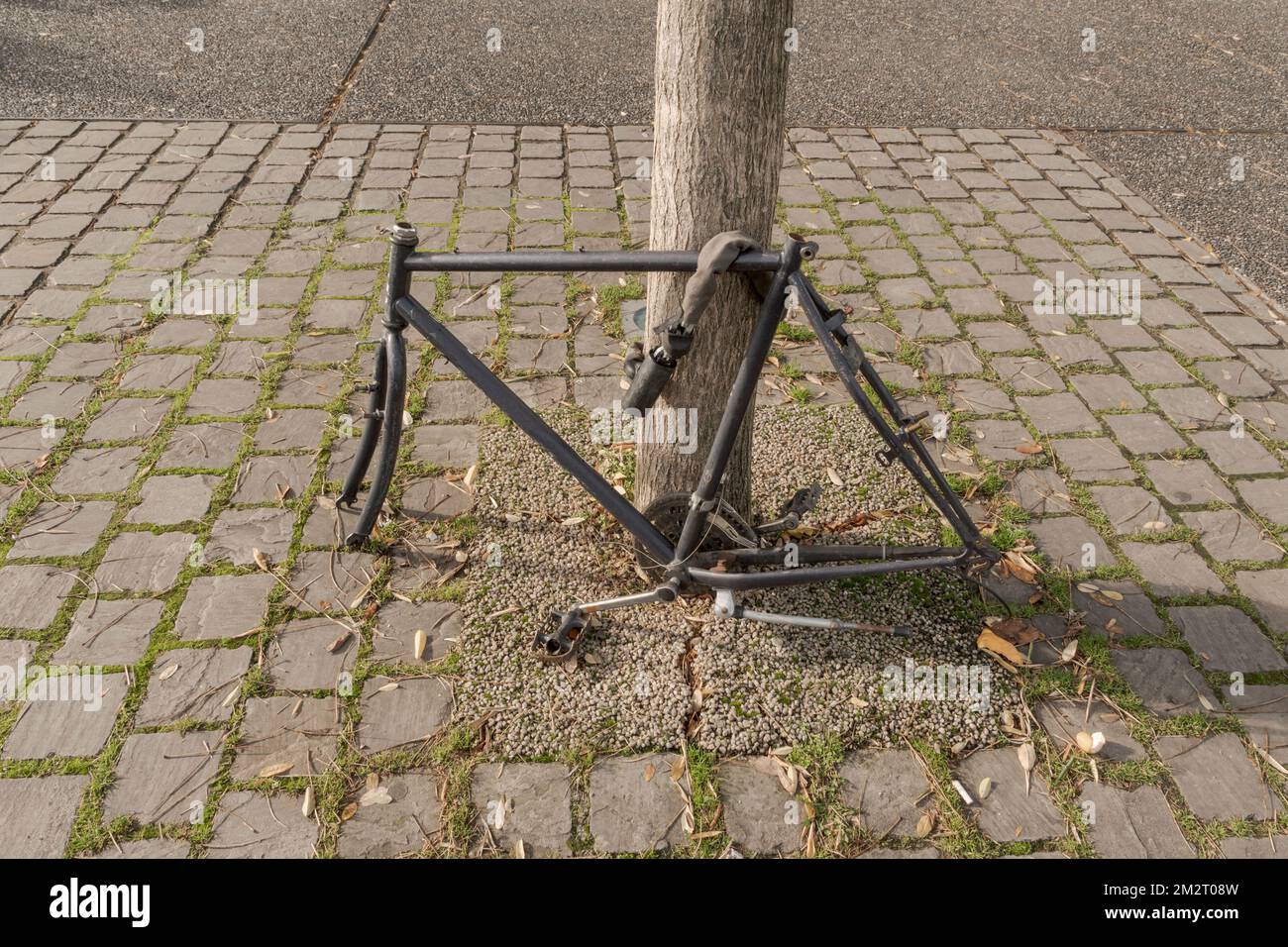 Missing wheels hi-res stock photography and images - Alamy