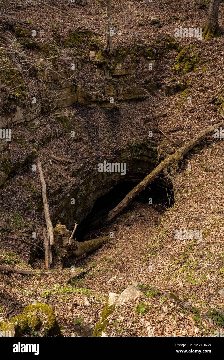 Collapsed stairs hi-res stock photography and images - Alamy