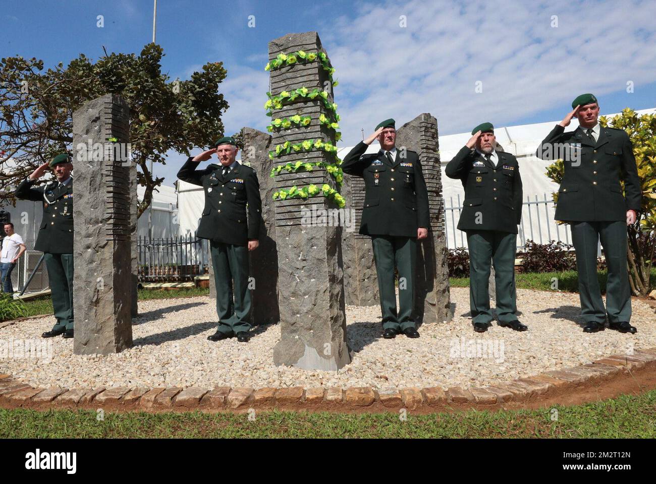 Hutu soldiers 1994 hi-res stock photography and images - Alamy