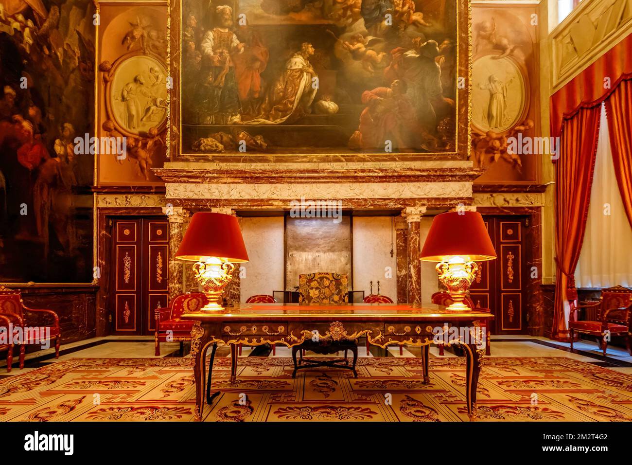 Design palace king hi-res stock photography and images - Alamy
