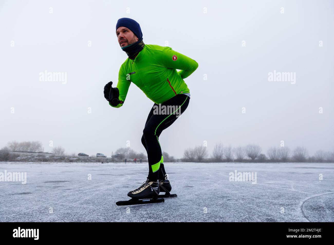 Welnet, England. 14 December, 2022. A fen skater on Welney Wash in ...