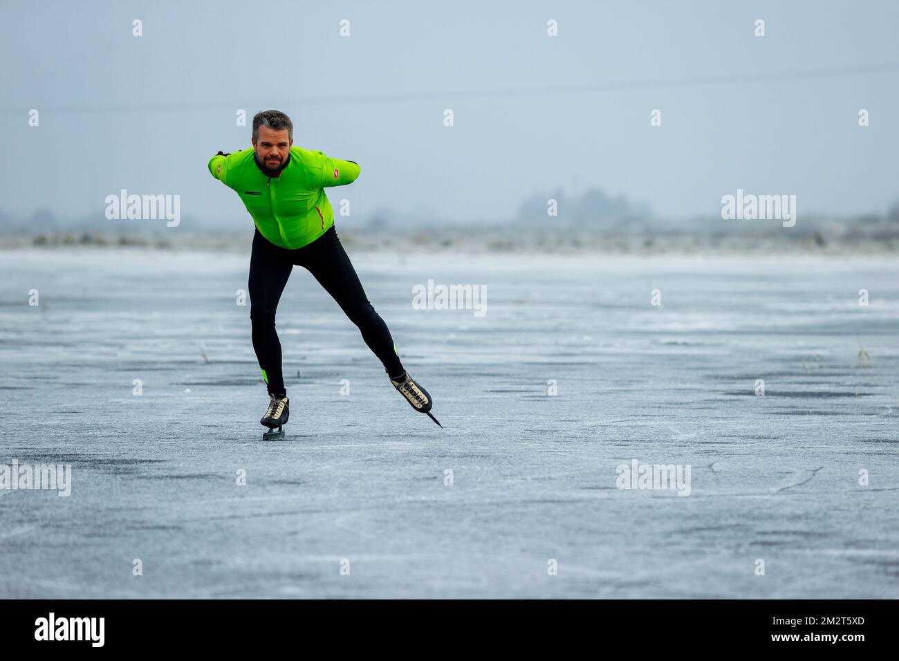 Welnet, England. 14 December, 2022. A fen skater on Welney Wash in ...
