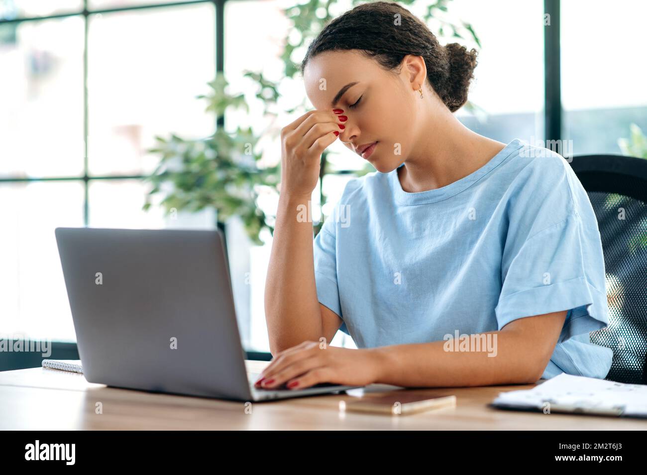 Female ceo desk upset hi-res stock photography and images - Alamy