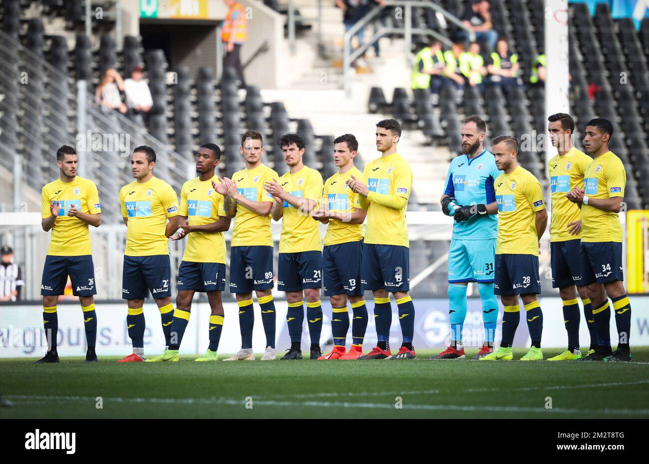 Beerschot's players pictured at the start of a soccer game between ...