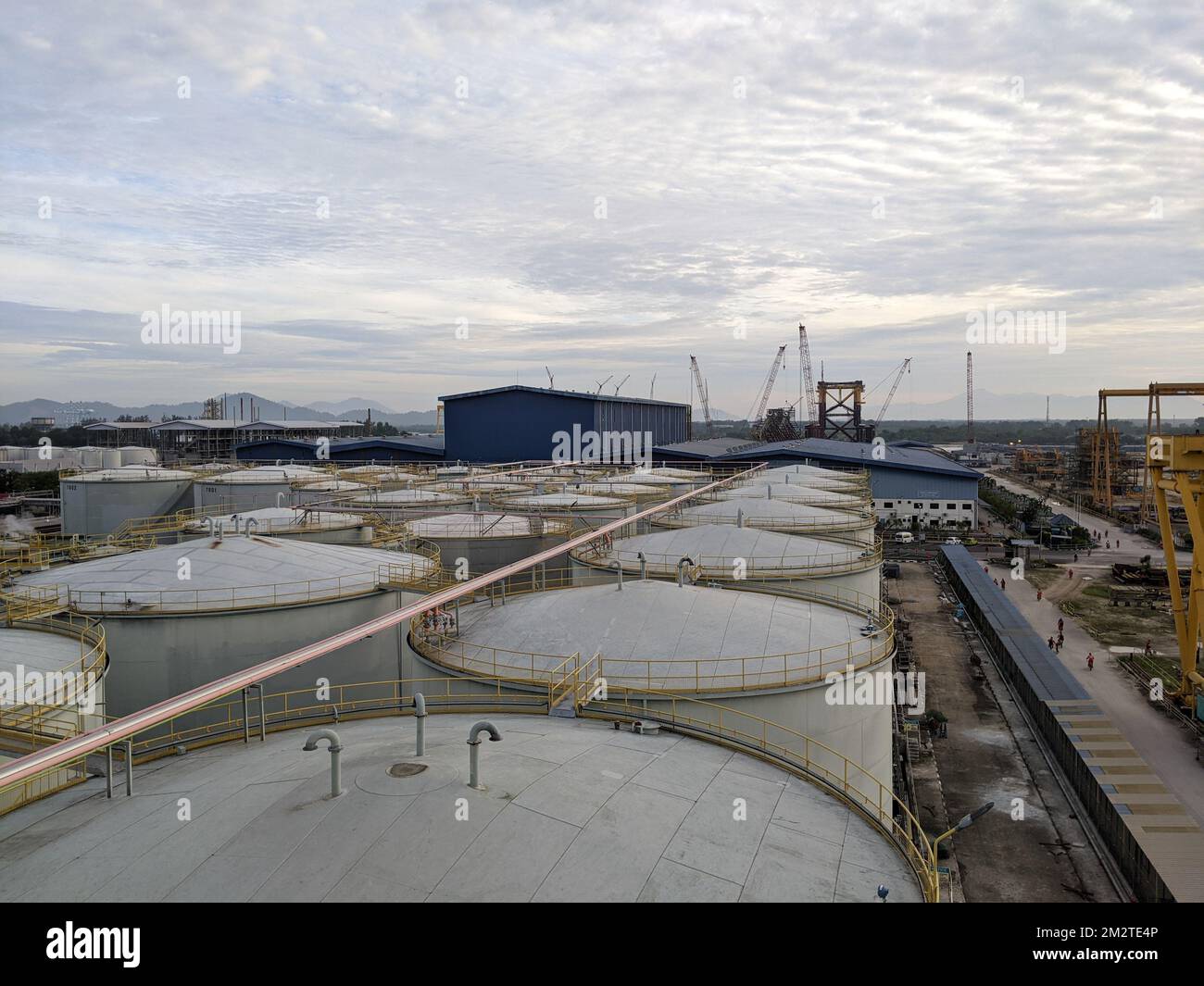 A large industrial tank area of oil storage and processing Stock Photo ...