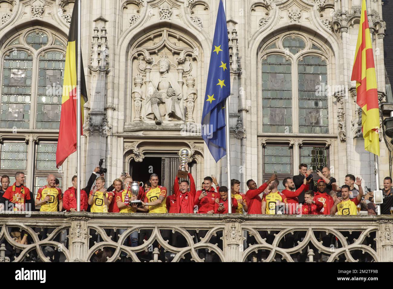 Football on players balcony hi-res stock photography and images - Alamy