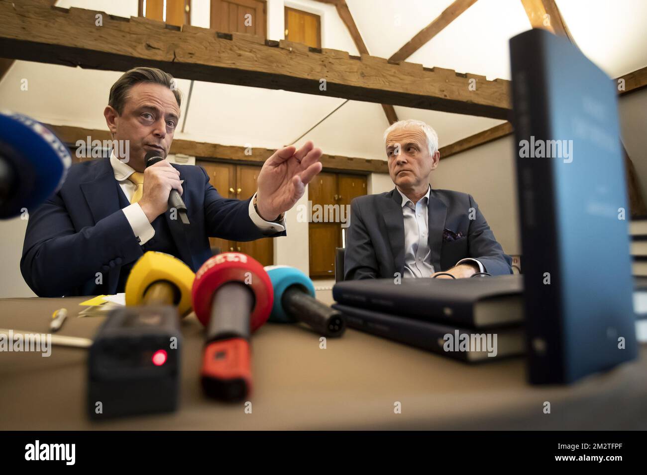 N-VA's Bart De Wever and Herman Van Goethem pictured during a press ...