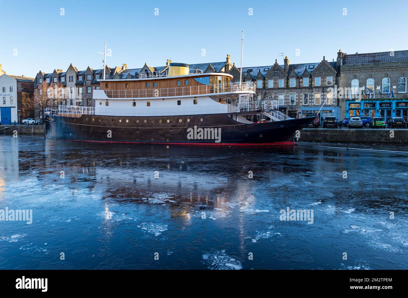 Leith, Edinburgh, Scotland, UK, 14th December 2022. UK Weather: Water ...