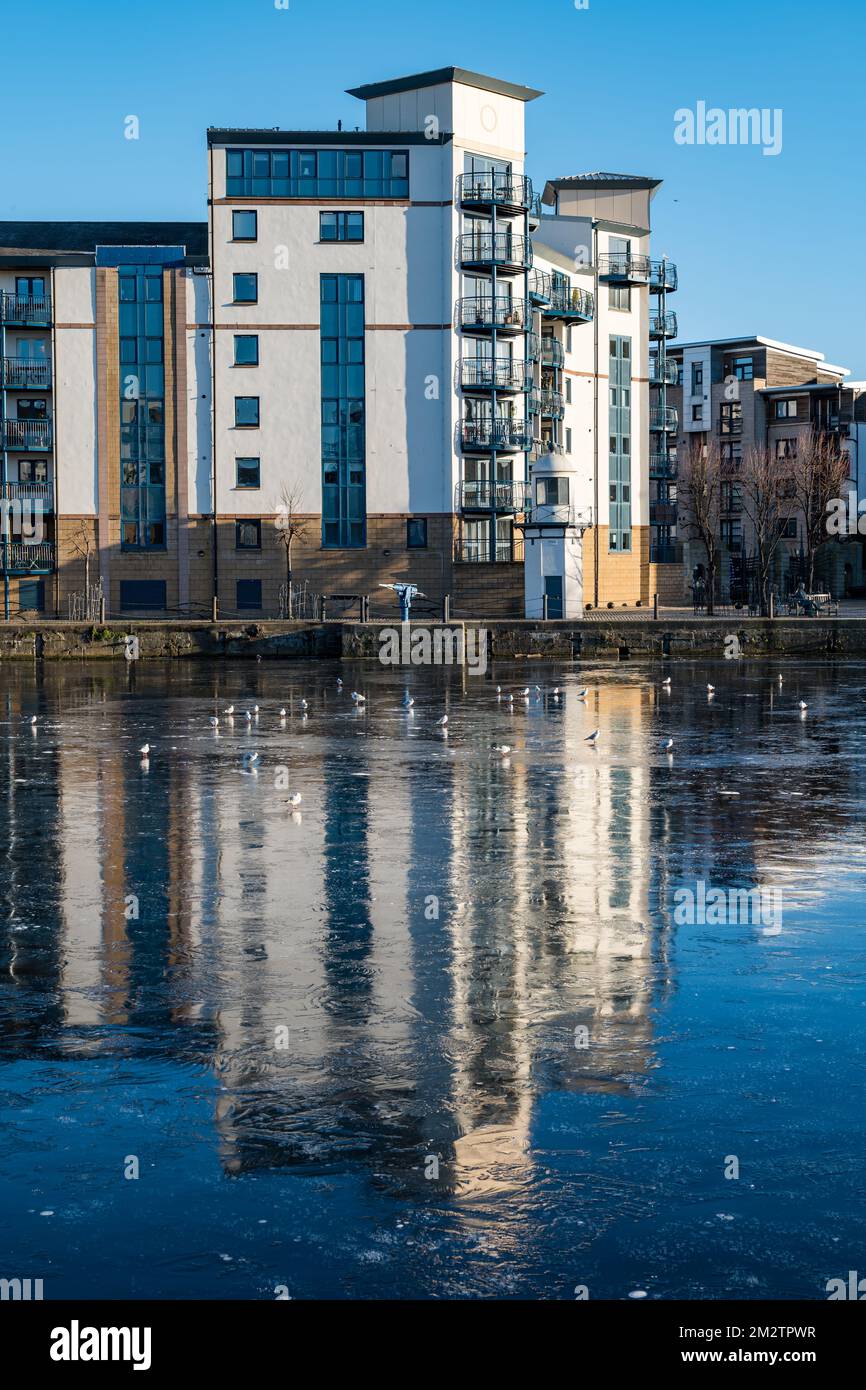 Leith, Edinburgh, Scotland, UK, 14th December 2022. UK Weather: Water ...