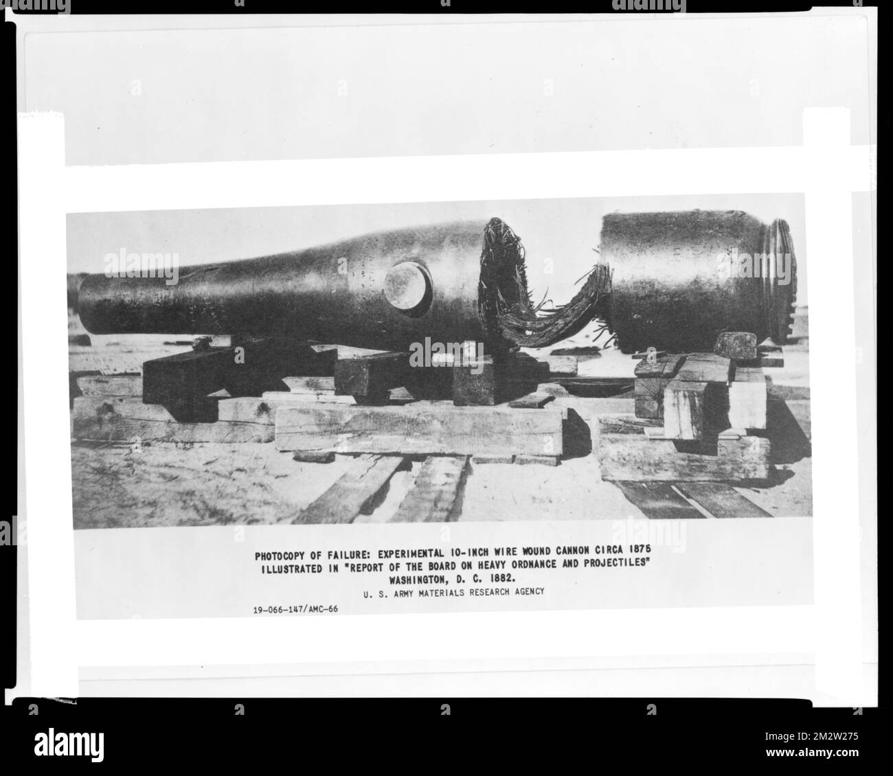 Failure of 10 inch wire wound cannon, top , Armories, Ordnance industry ...